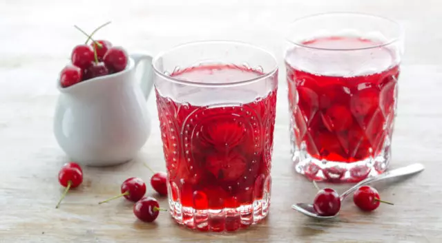 चेरी र रातो (कालो) currant compote: फोटो संग सरल व्यञ्जनहरु 10071_6