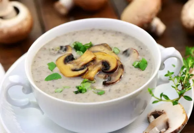 Sup jamur porcini krim: resep dari kering, beku, segar 10108_11