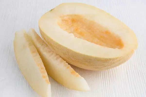 Melon ni ile: Fọto, dagba lori balikoni, lori windowsill 10356_9