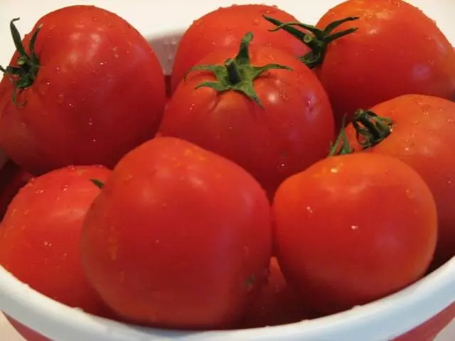 Na -eto tomato n'ọhịa na Siberia 10367_2