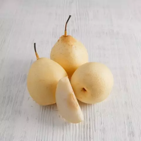 Chinese pear: kung saan lumalaki ito, nilalaman ng calorie, mga benepisyo, mga recipe, larawan 10401_2