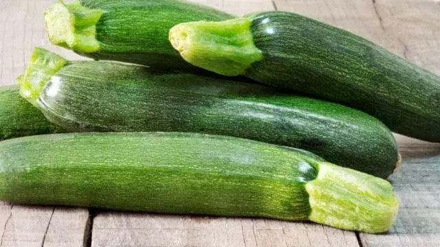 Zucchini zucchini - varietas, deskripsi, dan foto terbaik 10506_16