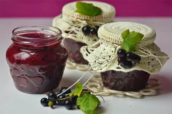 Blackcurrant yemaminetsi mashanu emaminetsi echando: kunge jelly, kuburikidza neyakagaya nyama, mu microwave 10598_4