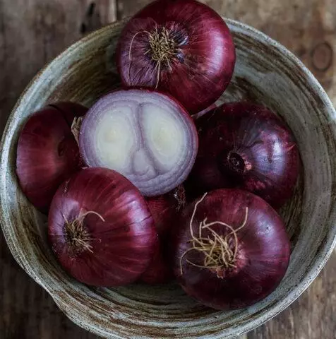 پياز ڪارمين: مختلف قسم جي وضاحت ، تصويرون ، جائزو ، پوک ۽ سن careال ، growingج مان وندڙ 10910_9