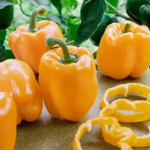 Pepper Golden Miracle: šķirnes īpašības un apraksts 11125_11