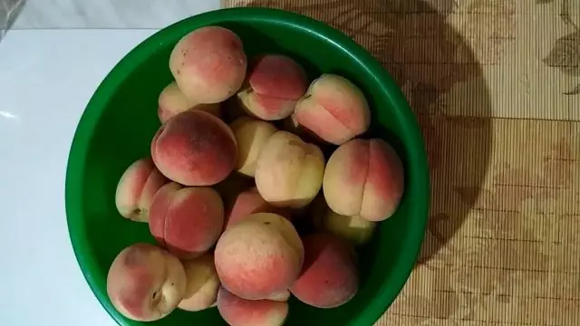 Amber jam mai peaches ma fasi: fua faigofie mo le taumalulu 11664_50