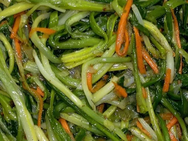 Pickled ramson: mga recipe para sa taglamig sa bahay, sa isang bangko, mga benepisyo at pinsala 11729_8