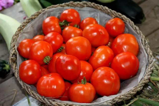 Tomato a Bella Ross: ituaiga eseese, iloiloga, ata, fua 11993_1