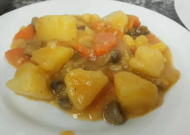 Mga pritong kabute na aspen: may mga patatas at sibuyas, sa isang kawali at sa isang mabagal na kusinilya, mga recipe 13197_6