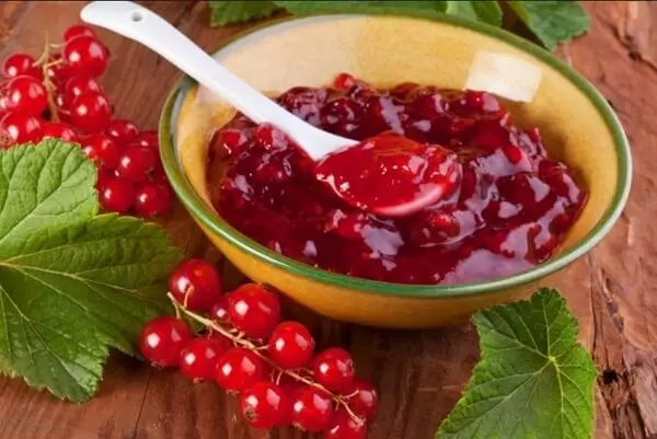 Red currant: girke -girke ba tare da dafa abinci tare da sukari don hunturu, abun cikin kalori ba 13322_3