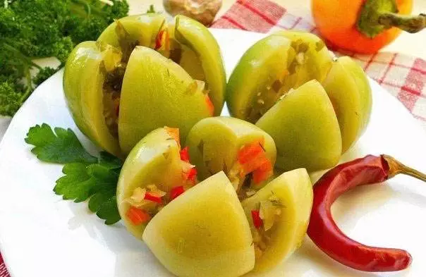 Tomato akwụkwọ ndụ akwụkwọ ndụ Armenia - uzommeputa 13472_1