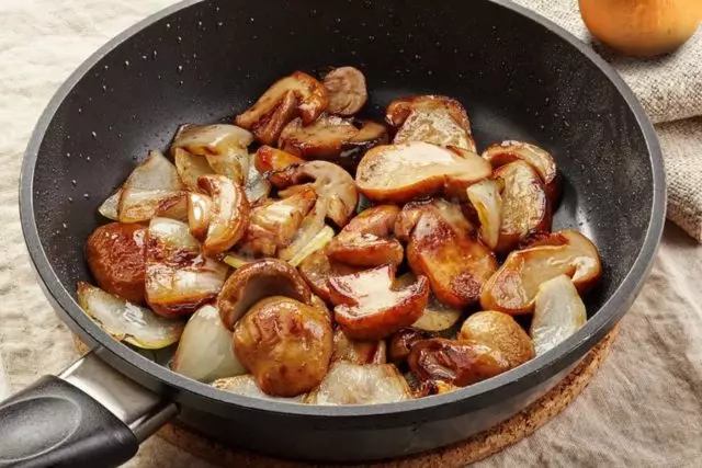 Manteiga frita para o inverno: receitas para cozinhar na frigideira, como preparar, como fritar 13488_8