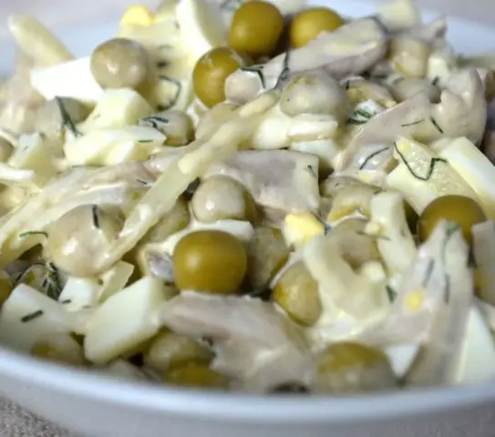 Ensalada con mantequilla: deliciosas recetas con una foto para el invierno, para todos los días de champiñones frescos en escabeche, fritos 13492_10