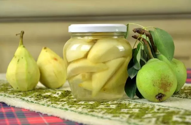 Pears in syrup for the winter: recipes in slices, without sterilization, in jars, with a tail, whole, halves 13505_14