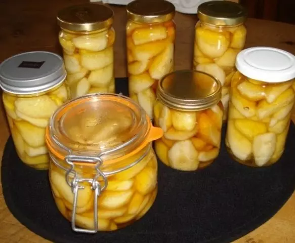 Pears in syrup for the winter: recipes in slices, without sterilization, in jars, with a tail, whole, halves 13505_8