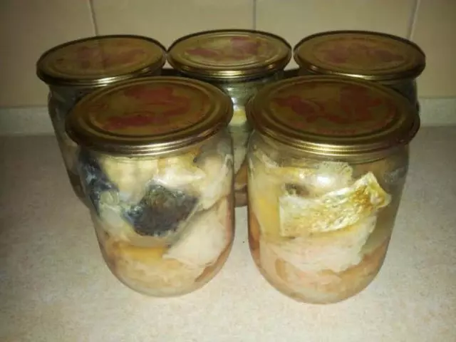 Mackerel salad for the winter: recipes with vegetables, tomatoes, in a jar 13536_7