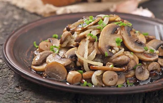 Champignons frits aux oignons: recettes avec photos 13948_4