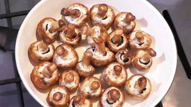 Champignons frits aux oignons: recettes avec photos 13948_6