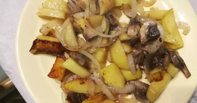 Patatas fritas con champiñones: en una sartén, en una olla de cocción lenta 13950_3