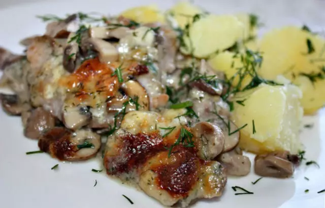 Porc aux agarics au miel: recettes avec pommes de terre, sauce crémeuse, crème sure, lait 13955_5