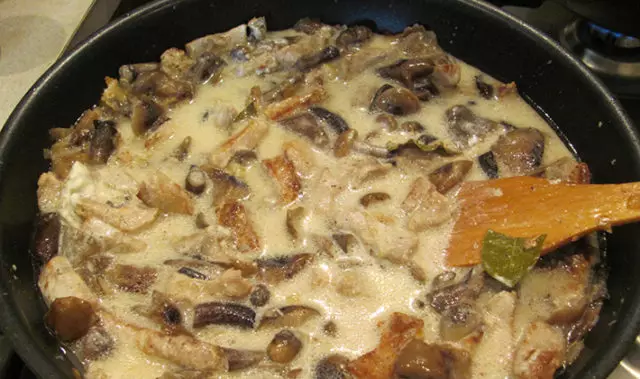 Porc aux agarics au miel: recettes avec pommes de terre, sauce crémeuse, crème sure, lait 13955_9