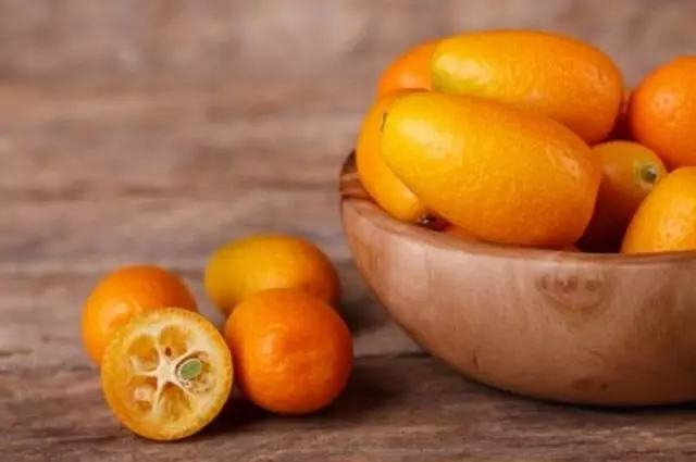 Kumquat (kinkan, fortunella): unsang klase nga prutas kini, giunsa kini gikaon, diin kini motubo, sulud sa kaloriya, mapuslanon nga mga kabtangan 14323_3