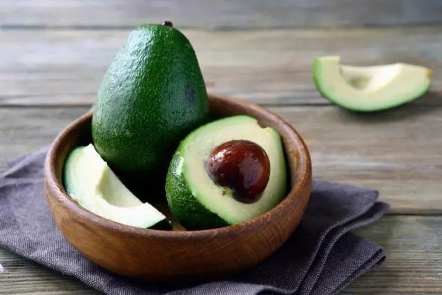 Nzira yekumhanyisa avocado kumba: neiko uye kupi kwekuiisa kuitira kuibva 1459_3