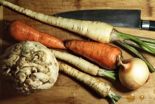 Chirivía (vegetal): foto, cómo se ve, beneficios y daños para la salud, aplicación 14737_8