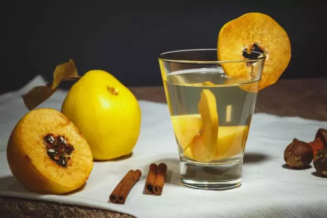 Tinkturë e ftua (chaenomeles): në vodka, alkool, dritë hëne nga farat, fruta 152_5