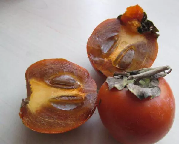 Ma persimmon bi şîrê dayikê gengaz e 1572_4