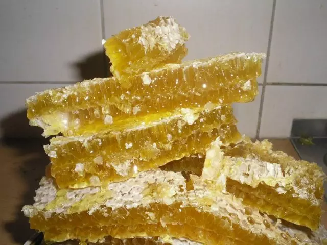 Beeswax: gikaon ba kini sama sa usa ka honeycomb, luwas ba nga matulon 1938_1