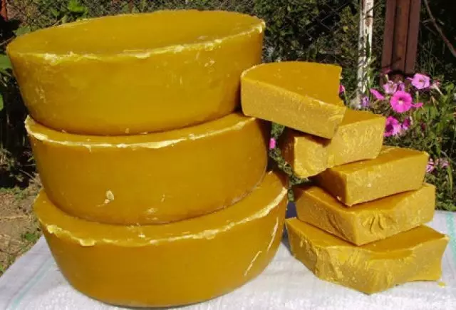 Beeswax: gikaon ba kini sama sa usa ka honeycomb, luwas ba nga matulon 1938_3