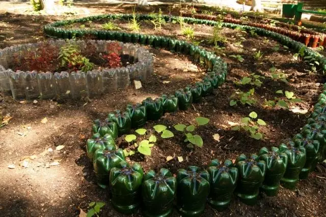 Camas de botellas de plástico 2085_1