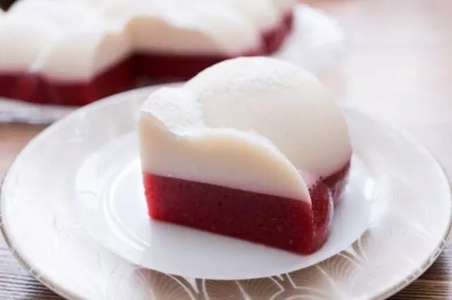 Strawberry jelly ma le gelatin: mai i fualaʻau fou, aisa ma grated, pe faʻafefea ona fai ma le kulimi oona, mai le sipi, vitio 2185_12