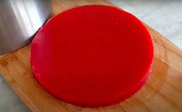 Strawberry jelly ma le gelatin: mai i fualaʻau fou, aisa ma grated, pe faʻafefea ona fai ma le kulimi oona, mai le sipi, vitio 2185_8