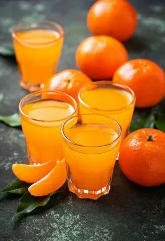 Minuman keras Tangerine di rumah: resipi untuk vodka, moonshine dan alkohol 2225_1