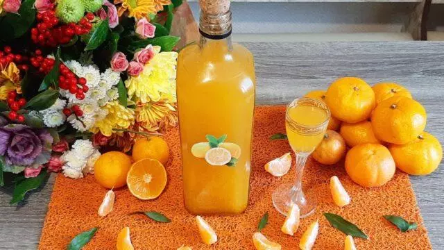 Licor de mandarina na casa: receitas de vodka, luz de lúa e alcol 2225_2