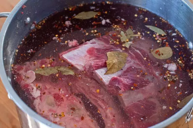 Como adobar as costelas de porco para fumar frío e quente, como escabeche 2259_4