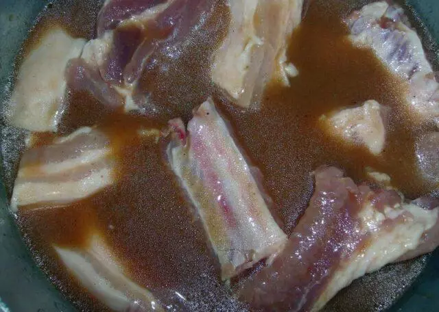 Como adobar as costelas de porco para fumar frío e quente, como escabeche 2259_7