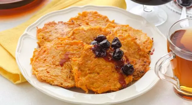 Balqabaqlı pancake: bir uşaq üçün çiy, qaynadılmış, dondurulmuş balqabaq, balqabaq püresi, sarımsaqlı sürətli və dadlı reseptlər 2295_5