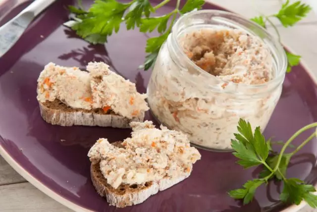 Herring Pate: e klassescht Rezept mat Botter, Karotten, geschmëlzene Kéis, Ee 2351_6