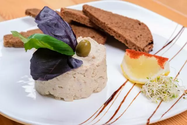 Herring Pate: e klassescht Rezept mat Botter, Karotten, geschmëlzene Kéis, Ee 2351_9