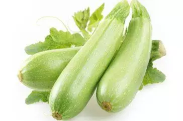 Paano i-freeze ang zucchini para sa mga sanggol 2364_1