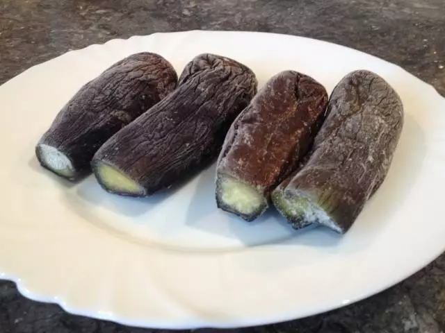 Khov eggplants rau lub caij ntuj no hauv tsev 2369_1