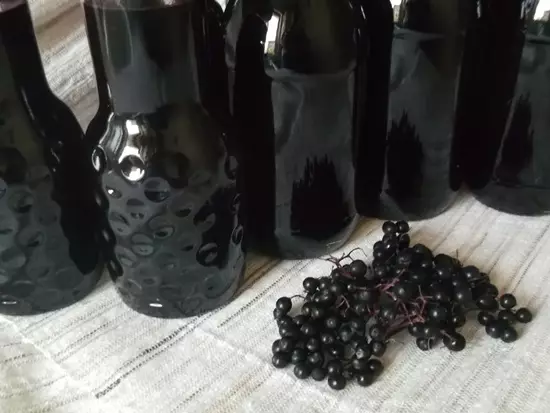 Chokeberry sirup: recepty na zimu s třešňovými listy, kyselinou citronovou 2401_3