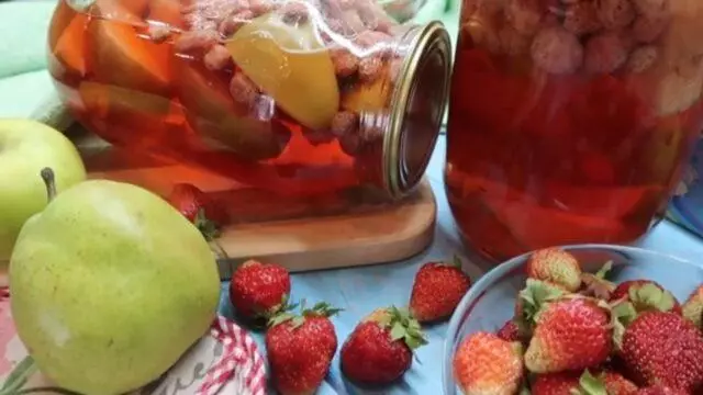 Strawberry na apụl compote: na saucepan, ya na cherị, raspberries, Ezi ntụziaka 2410_2