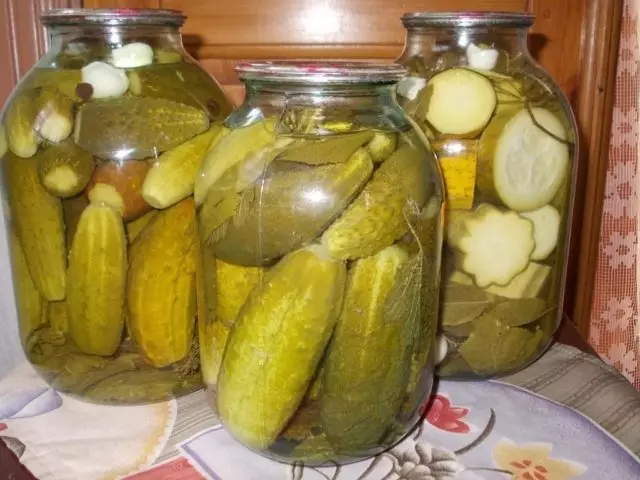 Cucumbers marinated nrog citric acid rau lub caij ntuj no: yam tsis muaj kev ua kom tsis muaj menyuam, nrog txiv qaub, vodka 2470_11