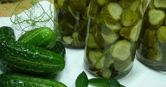 Cucumbers marinated nrog citric acid rau lub caij ntuj no: yam tsis muaj kev ua kom tsis muaj menyuam, nrog txiv qaub, vodka 2470_14