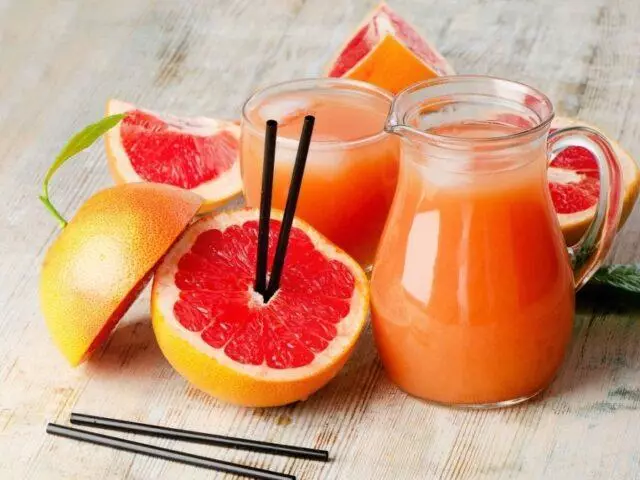 Jus de pamplemousse: avantages et inconvénients pour le corps, teneur en calories, composition, comment faire 2491_1