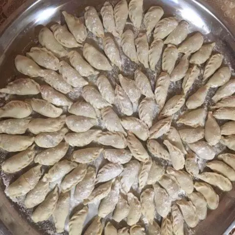 Nettle dumplings: i Dagestan, på polska, hur man lagar med keso, med kött 2531_1